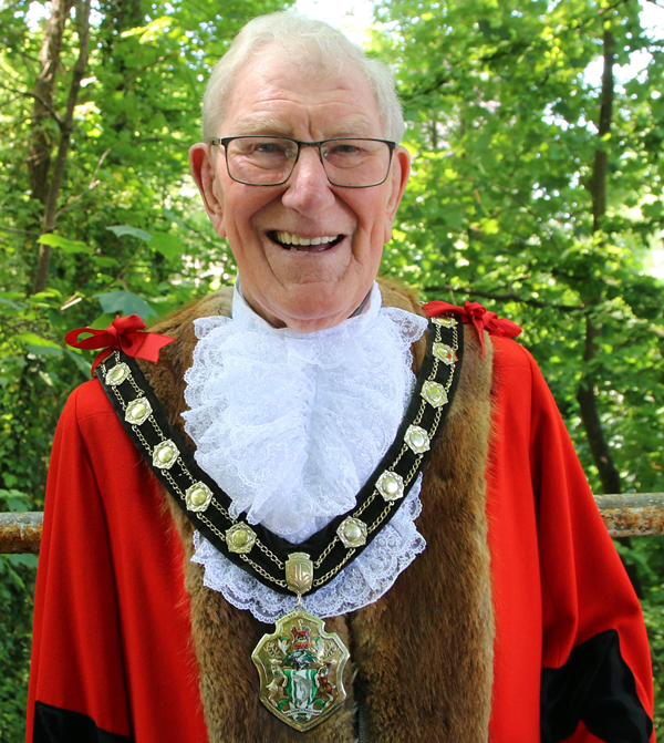 The Worshipful the Mayor, Councillor Gordon Bailey MBE | Test Valley ...